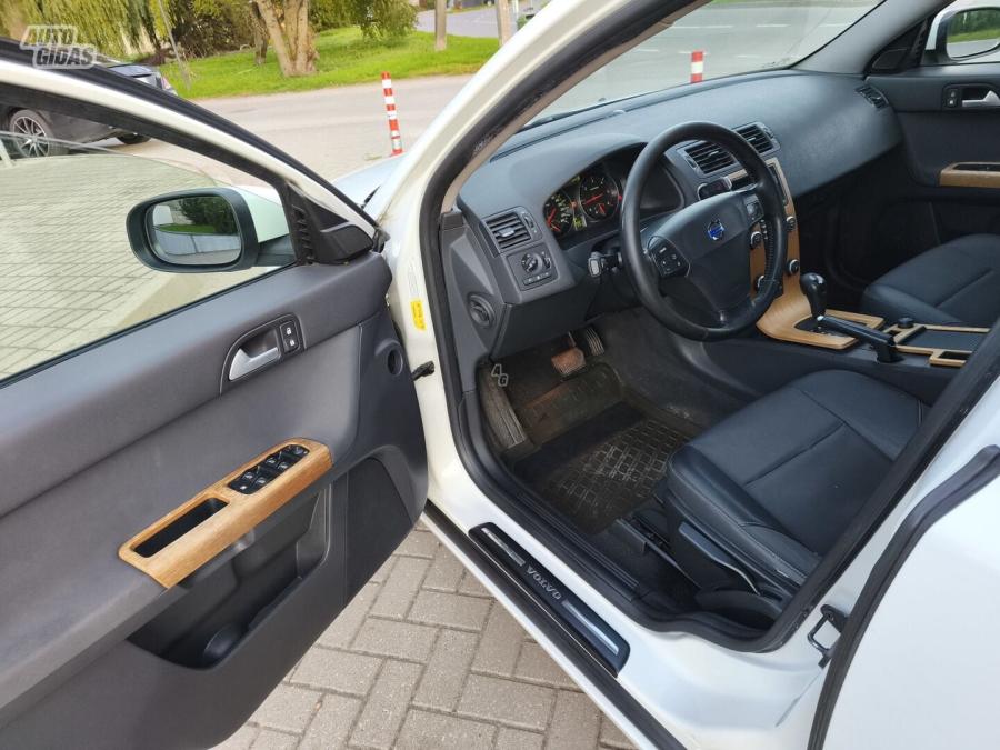 Balts Volvo V50 2007 Kauņa, ar dzinēja tilpumu 2.40 L un nobraukumu 351 tūkst. km par 1600 €, foto 11 vietnē AUTOMOTO.COM.LV