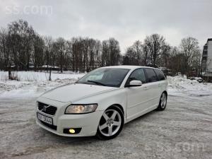 White Volvo V50 2008 in Riga, with an engine capacity of 2.00 L and mileage of 476 thousand km for 1580 €, photo  on AUTOMOTO.COM.LV