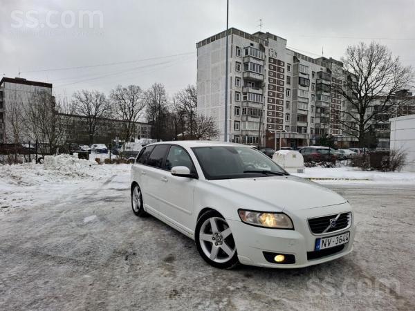 Balts Volvo V50 2008 Rīga, ar dzinēja tilpumu 2.00 L un nobraukumu 476 tūkst. km par 1580 €, foto 2 vietnē AUTOMOTO.COM.LV