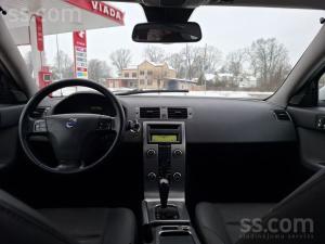 White Volvo V50 2008 in Riga, with an engine capacity of 2.00 L and mileage of 476 thousand km for 1580 €, photo 7 on AUTOMOTO.COM.LV