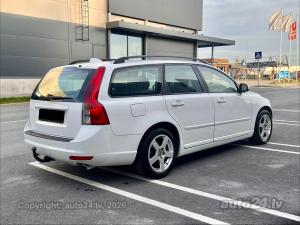 White Volvo V50 2008 in Tartu, with an engine capacity of 2.40 L and mileage of 335 thousand km for 2900 €, photo 4 on AUTOMOTO.COM.LV