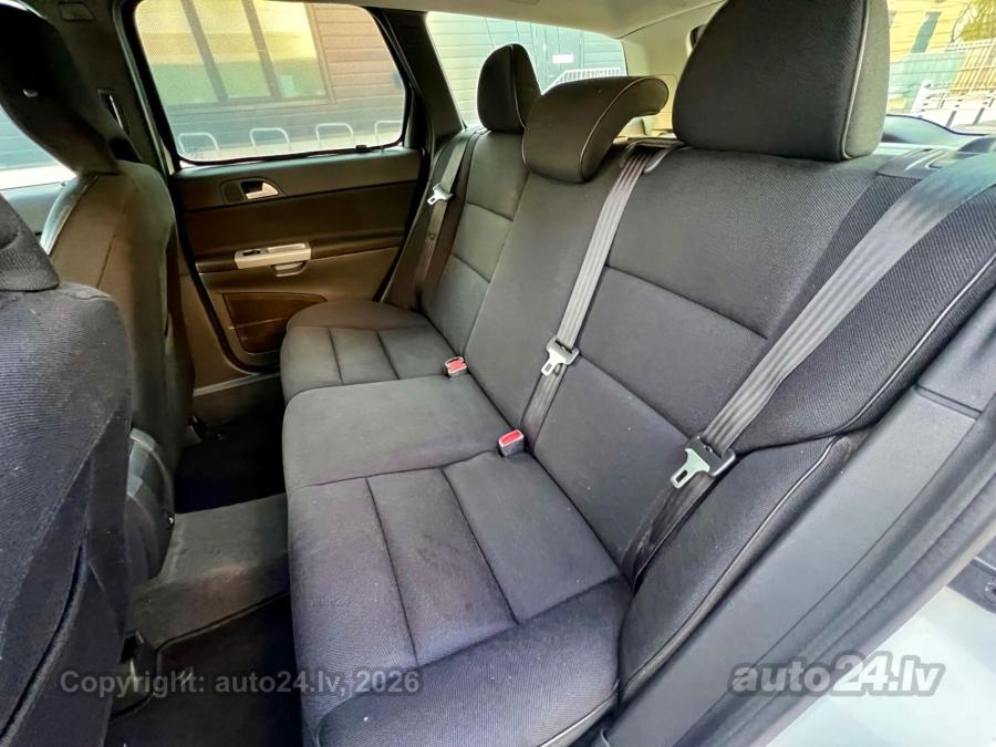 White Volvo V50 2008 in Tartu, with an engine capacity of 2.40 L and mileage of 335 thousand km for 2900 €, photo 10 on AUTOMOTO.COM.LV