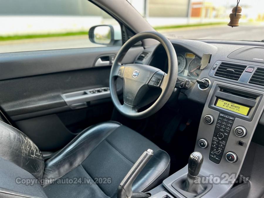 White Volvo V50 2008 in Tartu, with an engine capacity of 2.40 L and mileage of 335 thousand km for 2900 €, photo 12 on AUTOMOTO.COM.LV