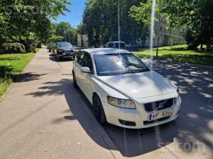 White Volvo V50 2008 in Riga, with an engine capacity of 2.00 L and mileage of 286 thousand km for 3500 €, photo 4 on AUTOMOTO.COM.LV