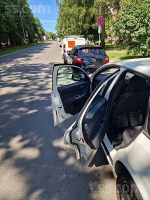 White Volvo V50 2008 in Riga, with an engine capacity of 2.00 L and mileage of 286 thousand km for 3500 €, photo 9 on AUTOMOTO.COM.LV