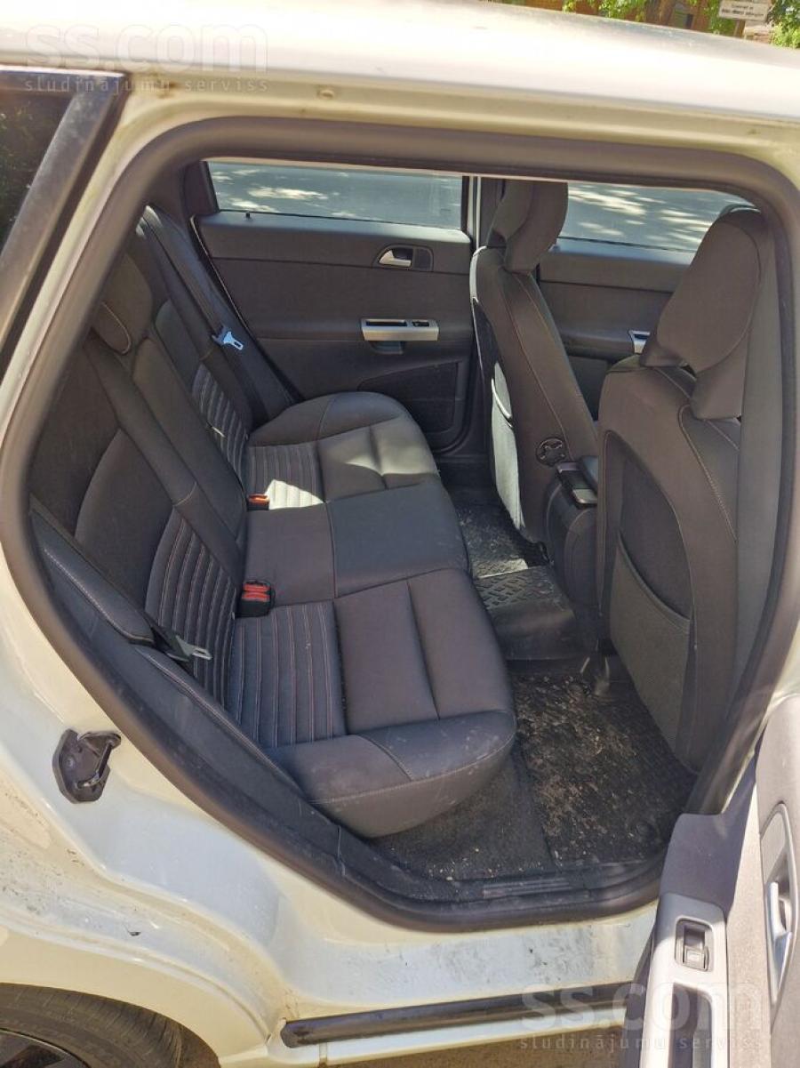 White Volvo V50 2008 in Riga, with an engine capacity of 2.00 L and mileage of 286 thousand km for 3500 €, photo 13 on AUTOMOTO.COM.LV