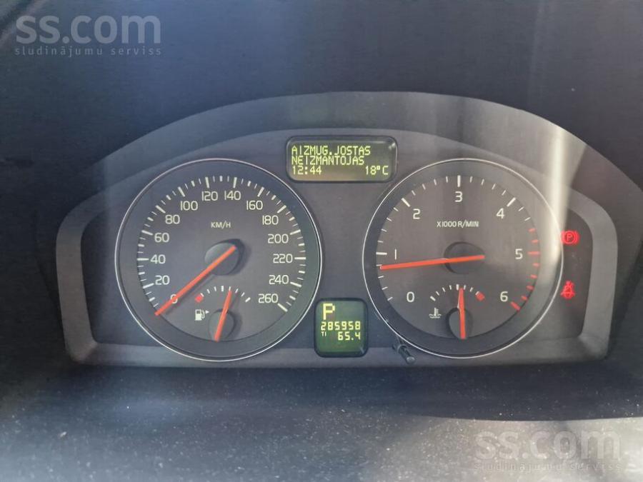 White Volvo V50 2008 in Riga, with an engine capacity of 2.00 L and mileage of 286 thousand km for 3500 €, photo 16 on AUTOMOTO.COM.LV