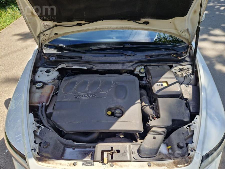 White Volvo V50 2008 in Riga, with an engine capacity of 2.00 L and mileage of 286 thousand km for 3500 €, photo 17 on AUTOMOTO.COM.LV