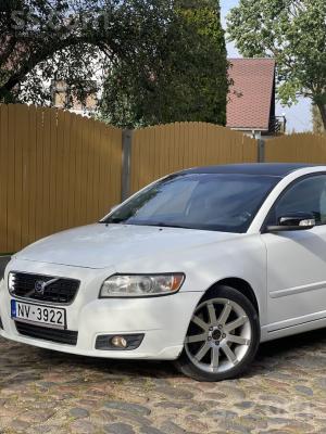 Balts Volvo V50 2008 Jelgava, ar dzinēja tilpumu 2.40 L un nobraukumu 300 tūkst. km par 3000 €, foto  vietnē AUTOMOTO.COM.LV