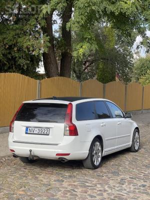 Balts Volvo V50 2008 Jelgava, ar dzinēja tilpumu 2.40 L un nobraukumu 300 tūkst. km par 3000 €, foto 6 vietnē AUTOMOTO.COM.LV