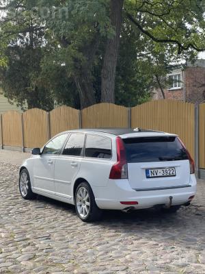 Balts Volvo V50 2008 Jelgava, ar dzinēja tilpumu 2.40 L un nobraukumu 300 tūkst. km par 3000 €, foto 7 vietnē AUTOMOTO.COM.LV