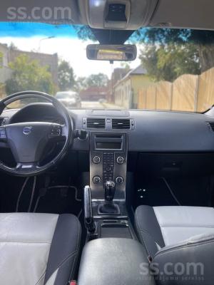 Balts Volvo V50 2008 Jelgava, ar dzinēja tilpumu 2.40 L un nobraukumu 300 tūkst. km par 3000 €, foto 8 vietnē AUTOMOTO.COM.LV