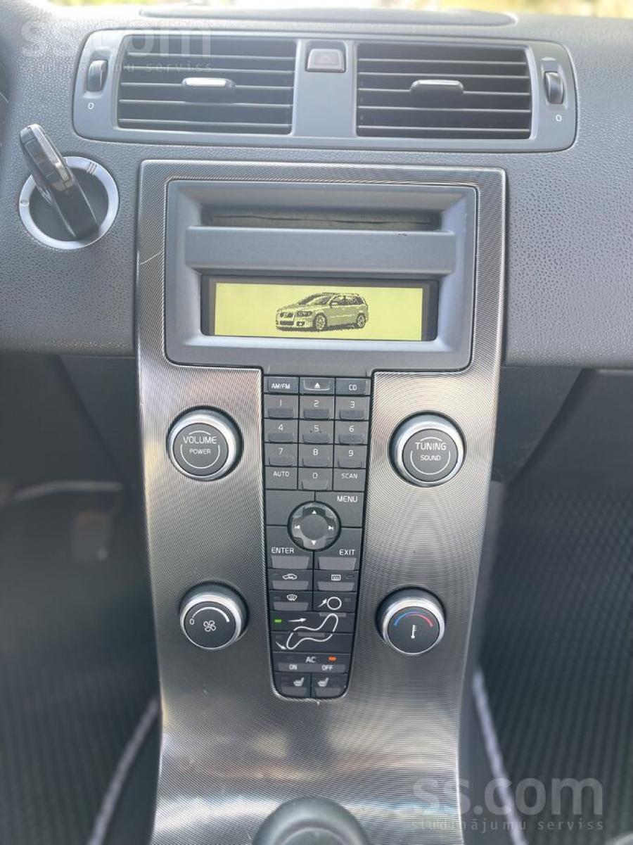 Balts Volvo V50 2008 Jelgava, ar dzinēja tilpumu 2.40 L un nobraukumu 300 tūkst. km par 3000 €, foto 9 vietnē AUTOMOTO.COM.LV