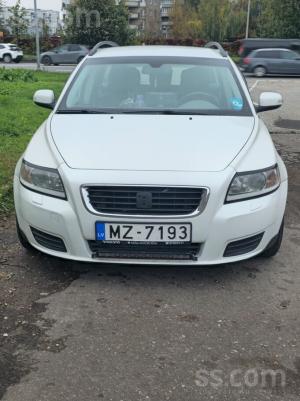 White Volvo V50 2008 in Riga, with an engine capacity of 1.60 L and mileage of 347 thousand km for 2600 €, photo  on AUTOMOTO.COM.LV