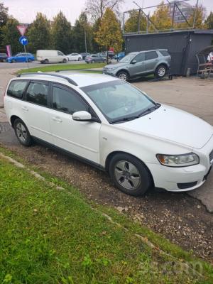 Balts Volvo V50 2008 Rīga, ar dzinēja tilpumu 1.60 L un nobraukumu 347 tūkst. km par 1800 €, foto 4 vietnē AUTOMOTO.COM.LV