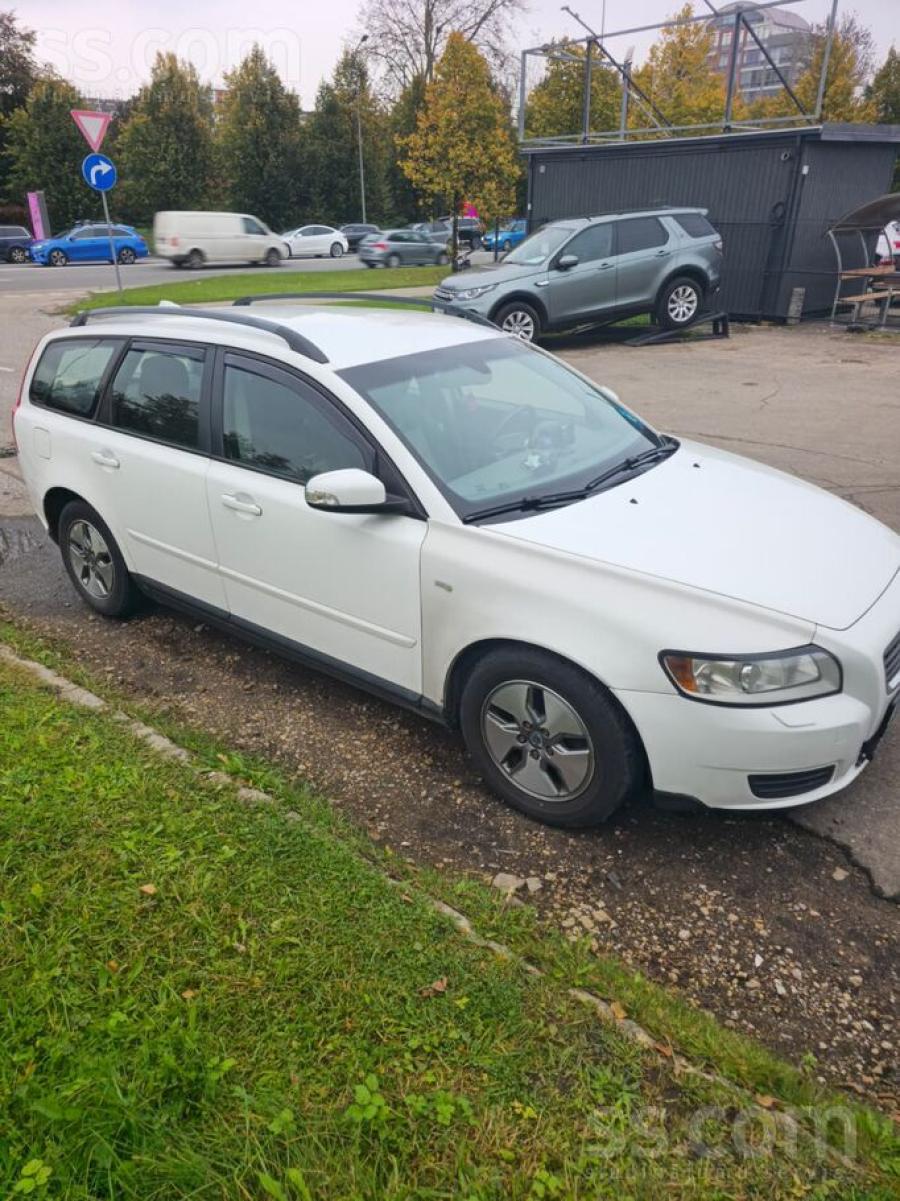 Balts Volvo V50 2008 Rīga, ar dzinēja tilpumu 1.60 L un nobraukumu 347 tūkst. km par 1800 €, foto 4 vietnē AUTOMOTO.COM.LV