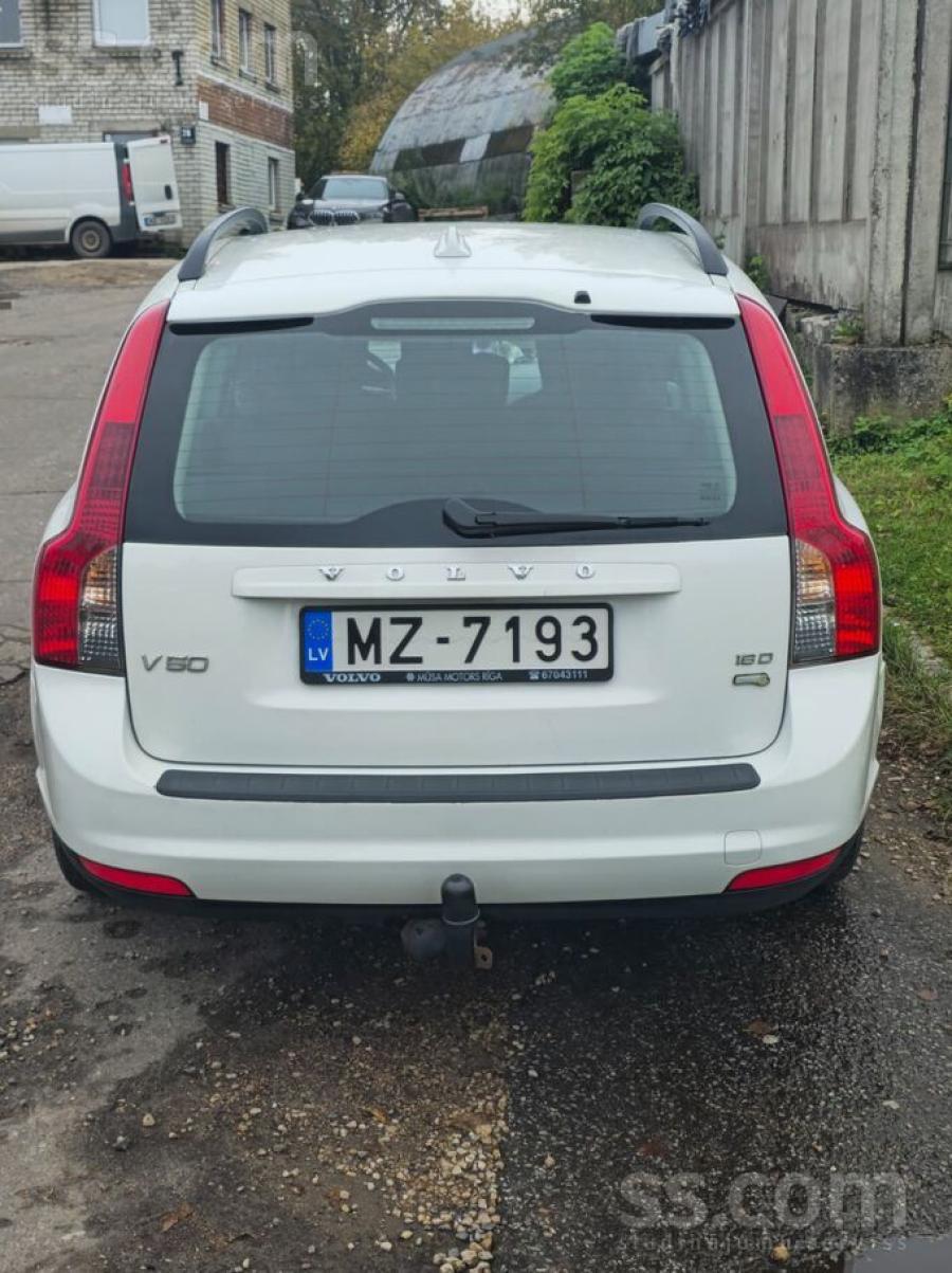 Balts Volvo V50 2008 Rīga, ar dzinēja tilpumu 1.60 L un nobraukumu 347 tūkst. km par 1800 €, foto 5 vietnē AUTOMOTO.COM.LV