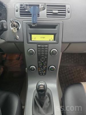 Balts Volvo V50 2008 Rīga, ar dzinēja tilpumu 1.60 L un nobraukumu 347 tūkst. km par 1800 €, foto 7 vietnē AUTOMOTO.COM.LV