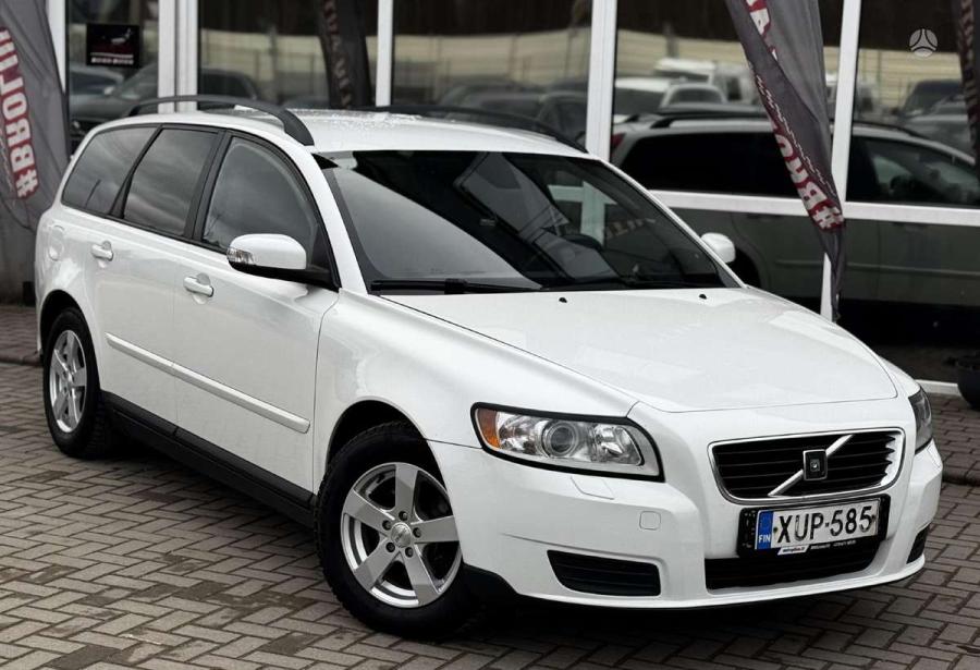 White Volvo V50 2009 in Radviliskis, with an engine capacity of 1.60 L and mileage of 348 thousand km for 2995 €, photo 2 on AUTOMOTO.COM.LV