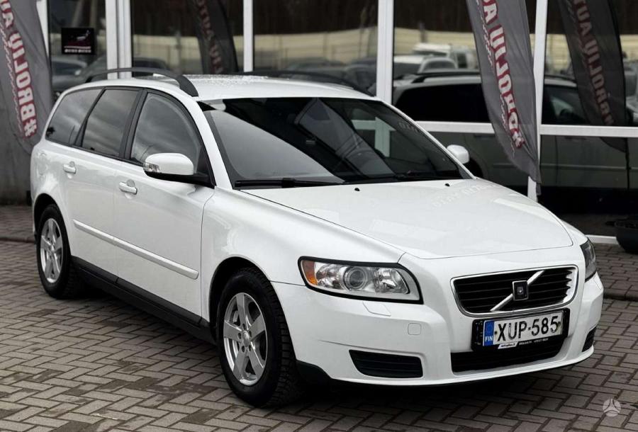White Volvo V50 2009 in Radviliskis, with an engine capacity of 1.60 L and mileage of 348 thousand km for 2995 €, photo 4 on AUTOMOTO.COM.LV
