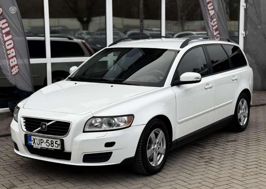 White Volvo V50 2009 in Radviliskis, with an engine capacity of 1.60 L and mileage of 348 thousand km for 2995 €, photo 5 on AUTOMOTO.COM.LV