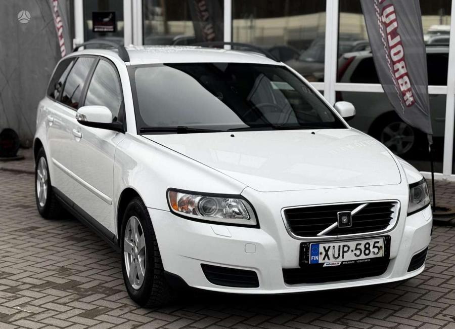 White Volvo V50 2009 in Radviliskis, with an engine capacity of 1.60 L and mileage of 348 thousand km for 2995 €, photo 6 on AUTOMOTO.COM.LV