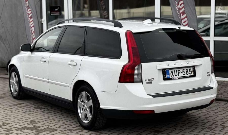 White Volvo V50 2009 in Radviliskis, with an engine capacity of 1.60 L and mileage of 348 thousand km for 2995 €, photo 10 on AUTOMOTO.COM.LV