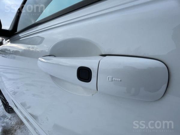 White Volvo V50 2009 in Cesis, with an engine capacity of 1.60 L and mileage of 0 thousand km for 3350 €, photo 10 on AUTOMOTO.COM.LV