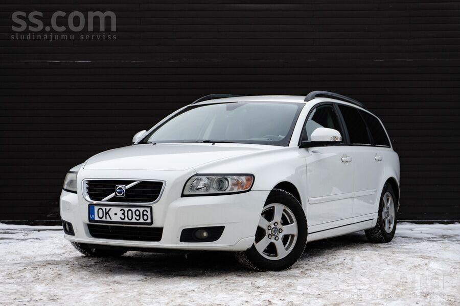 White Volvo V50 2009 in Riga, with an engine capacity of 1.60 L and mileage of 248 thousand km for 4490 €, photo 1 on AUTOMOTO.COM.LV