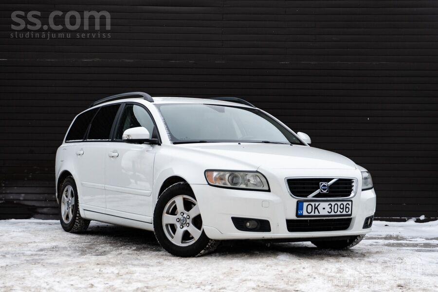 White Volvo V50 2009 in Riga, with an engine capacity of 1.60 L and mileage of 248 thousand km for 4490 €, photo 2 on AUTOMOTO.COM.LV