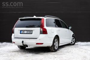 White Volvo V50 2009 in Riga, with an engine capacity of 1.60 L and mileage of 248 thousand km for 4490 €, photo 3 on AUTOMOTO.COM.LV