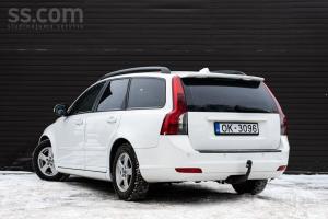 White Volvo V50 2009 in Riga, with an engine capacity of 1.60 L and mileage of 248 thousand km for 4490 €, photo 4 on AUTOMOTO.COM.LV