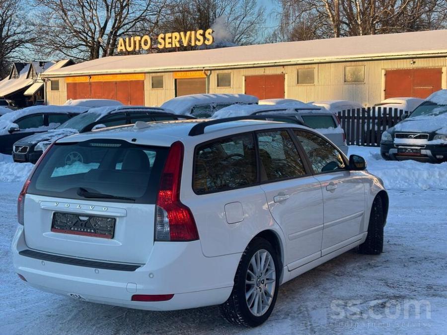 Balts Volvo V50 2009 Rīga, ar dzinēja tilpumu 1.60 L un nobraukumu 218 tūkst. km par 3950 €, foto 2 vietnē AUTOMOTO.COM.LV