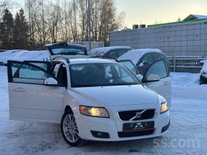 Balts Volvo V50 2009 Rīga, ar dzinēja tilpumu 1.60 L un nobraukumu 218 tūkst. km par 3950 €, foto 4 vietnē AUTOMOTO.COM.LV
