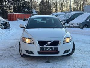 Balts Volvo V50 2009 Rīga, ar dzinēja tilpumu 1.60 L un nobraukumu 218 tūkst. km par 3950 €, foto 5 vietnē AUTOMOTO.COM.LV