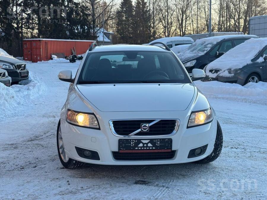 Balts Volvo V50 2009 Rīga, ar dzinēja tilpumu 1.60 L un nobraukumu 218 tūkst. km par 3950 €, foto 5 vietnē AUTOMOTO.COM.LV