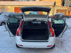Balts Volvo V50 2009 Rīga, ar dzinēja tilpumu 1.60 L un nobraukumu 218 tūkst. km par 3950 €, foto 6 vietnē AUTOMOTO.COM.LV