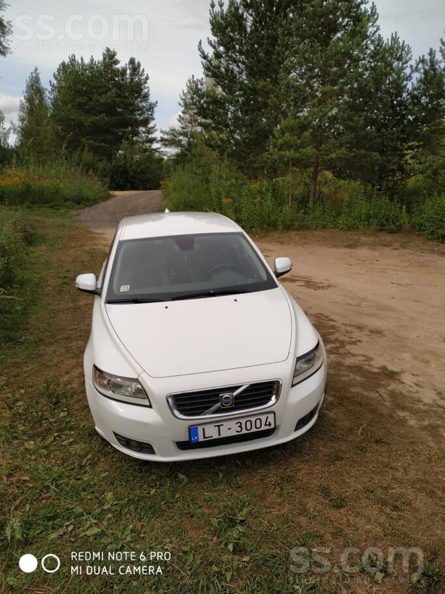 Balts Volvo V50 2009 Rīga, ar dzinēja tilpumu 2.00 L un nobraukumu 329 tūkst. km par 2900 €, foto 3 vietnē AUTOMOTO.COM.LV