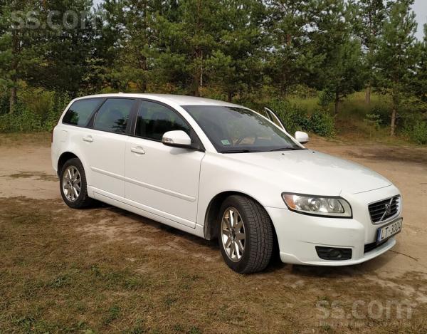 Balts Volvo V50 2009 Rīga, ar dzinēja tilpumu 2.00 L un nobraukumu 329 tūkst. km par 2900 €, foto 3 vietnē AUTOMOTO.COM.LV