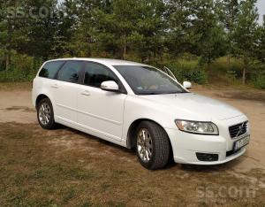 Balts Volvo V50 2009 Rīga, ar dzinēja tilpumu 2.00 L un nobraukumu 329 tūkst. km par 2900 €, foto 4 vietnē AUTOMOTO.COM.LV