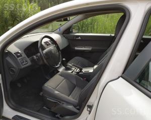 Balts Volvo V50 2009 Rīga, ar dzinēja tilpumu 2.00 L un nobraukumu 329 tūkst. km par 2900 €, foto 5 vietnē AUTOMOTO.COM.LV