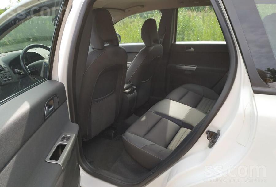 Balts Volvo V50 2009 Rīga, ar dzinēja tilpumu 2.00 L un nobraukumu 329 tūkst. km par 2900 €, foto 6 vietnē AUTOMOTO.COM.LV