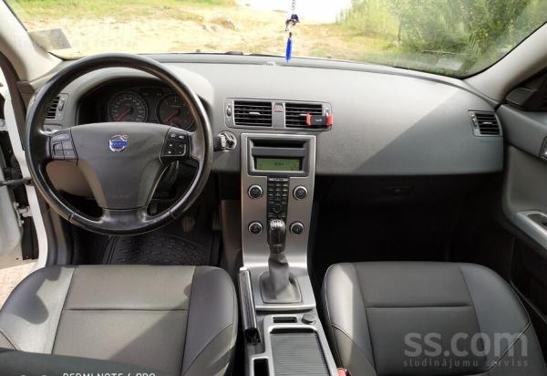Balts Volvo V50 2009 Rīga, ar dzinēja tilpumu 2.00 L un nobraukumu 329 tūkst. km par 2900 €, foto 7 vietnē AUTOMOTO.COM.LV