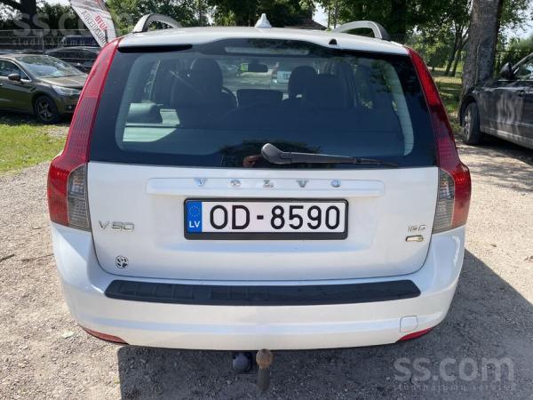 White Volvo V50 2009 in Riga, with an engine capacity of 1.60 L and mileage of 333 thousand km for 3290 €, photo 4 on AUTOMOTO.COM.LV