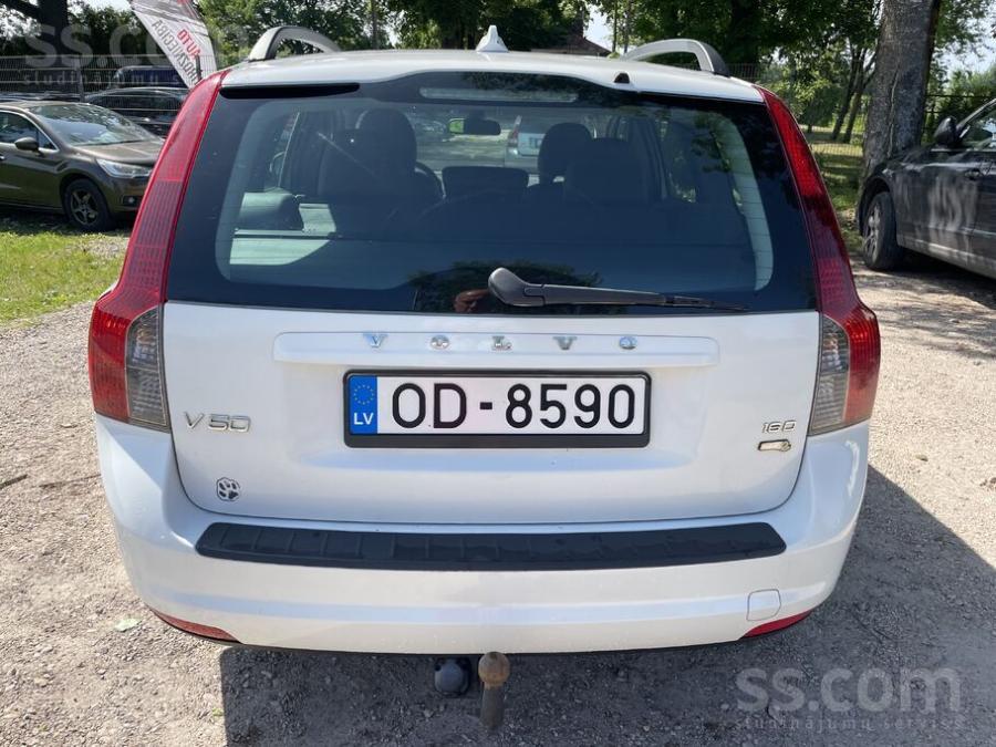 Balts Volvo V50 2009 Rīga, ar dzinēja tilpumu 1.60 L un nobraukumu 333 tūkst. km par 3290 €, foto 5 vietnē AUTOMOTO.COM.LV