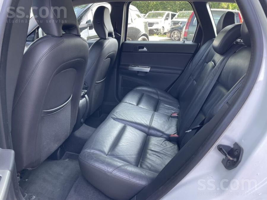 Balts Volvo V50 2009 Rīga, ar dzinēja tilpumu 1.60 L un nobraukumu 333 tūkst. km par 3290 €, foto 13 vietnē AUTOMOTO.COM.LV