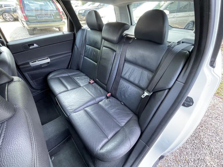 Balts Volvo V50 2009 Rīga, ar dzinēja tilpumu 1.60 L un nobraukumu 333 tūkst. km par 3290 €, foto 14 vietnē AUTOMOTO.COM.LV