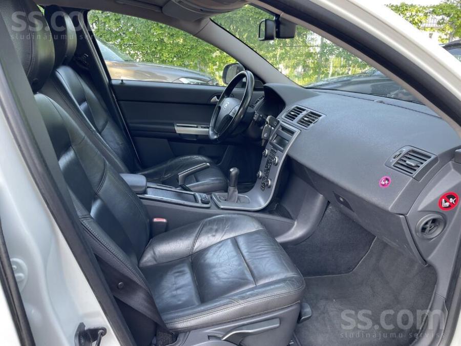 Balts Volvo V50 2009 Rīga, ar dzinēja tilpumu 1.60 L un nobraukumu 333 tūkst. km par 3290 €, foto 18 vietnē AUTOMOTO.COM.LV