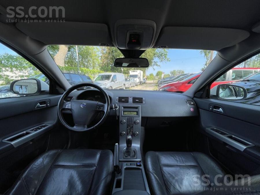 Balts Volvo V50 2009 Rīga, ar dzinēja tilpumu 1.60 L un nobraukumu 333 tūkst. km par 3290 €, foto 21 vietnē AUTOMOTO.COM.LV