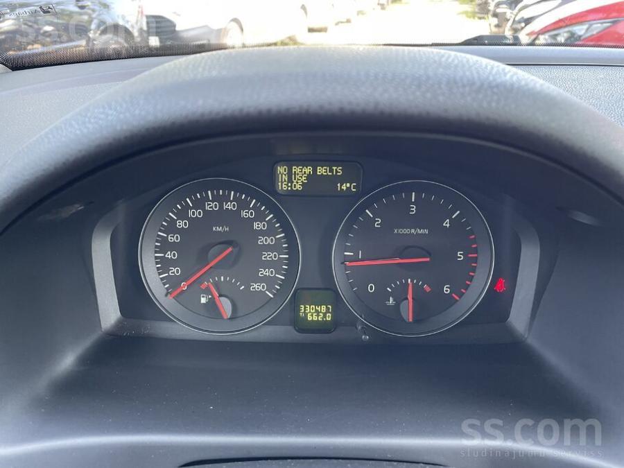 Balts Volvo V50 2009 Rīga, ar dzinēja tilpumu 1.60 L un nobraukumu 333 tūkst. km par 3290 €, foto 24 vietnē AUTOMOTO.COM.LV